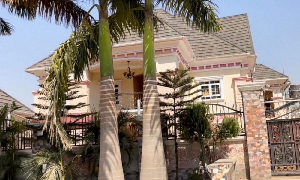 Drama As Nigeria Billionaire, Arthur Eze Offers Nephew's Abuja House ...